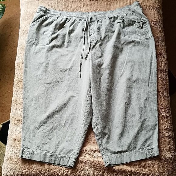 Essentials | Pants & Jumpsuits | Essentials Green 0 Cotton Capri Pants ...